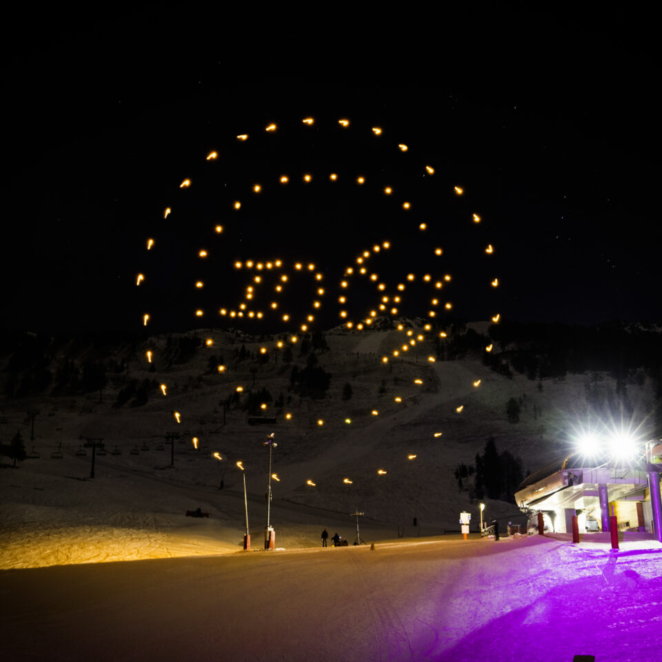 Spectacular displays by CRYSTAL DRONES Spectacular displays by CRYSTAL DRONES